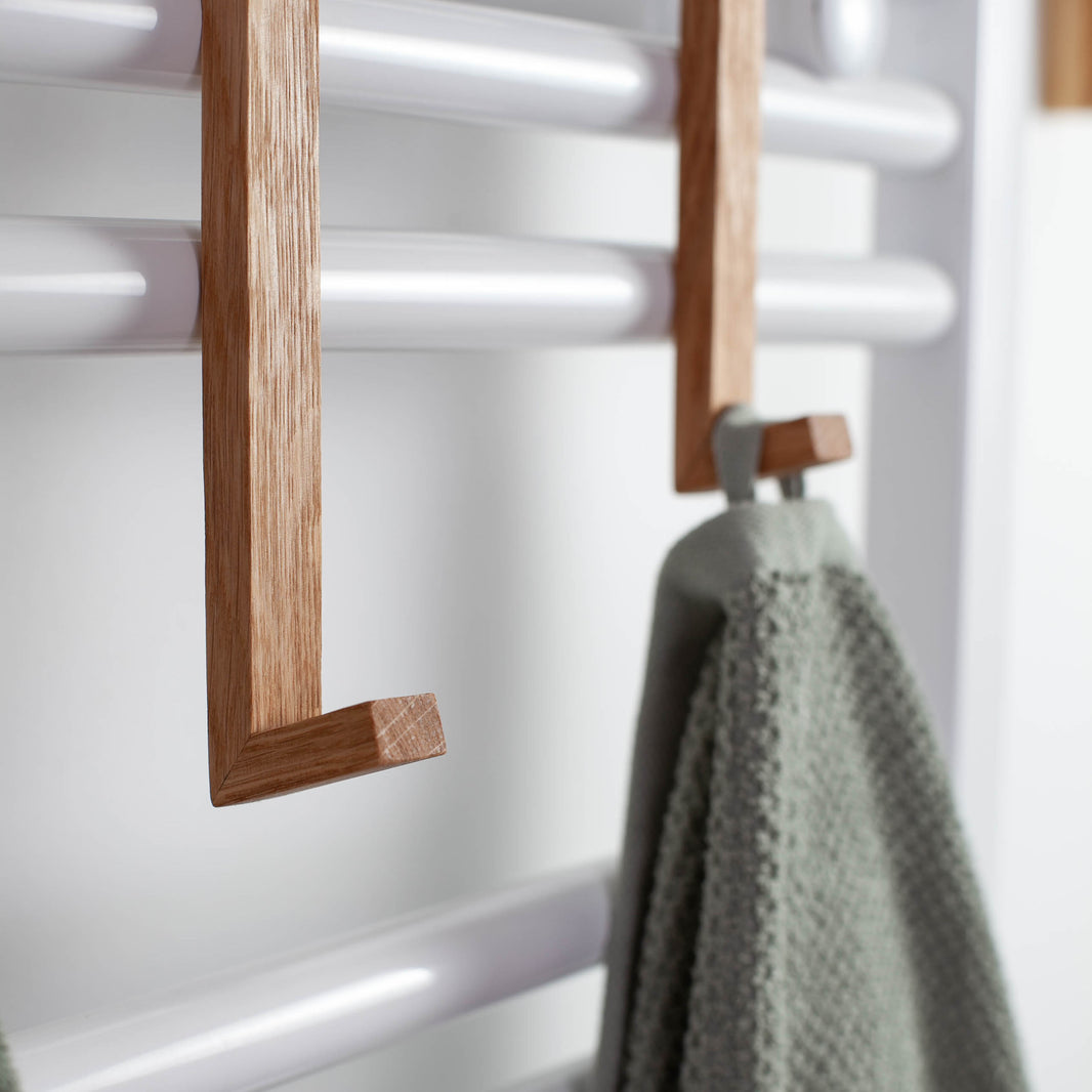 Badezimmer-Essentials – Craman - Familiar things made of wood in a ...